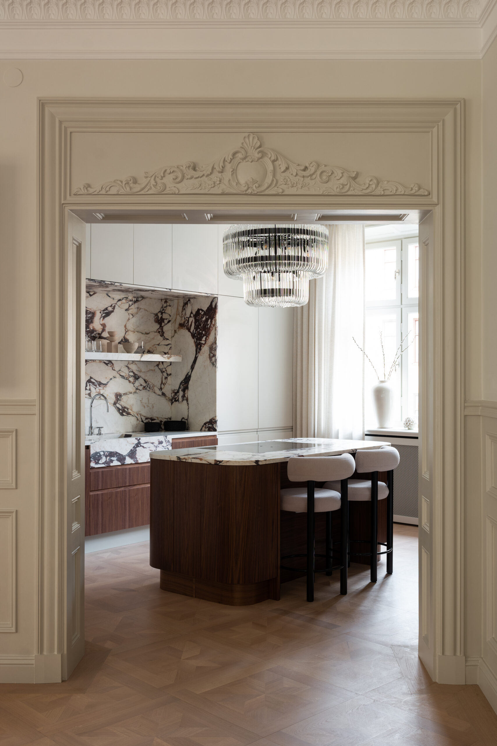 Versaille floor — Apt D&B — Chevron Parquet