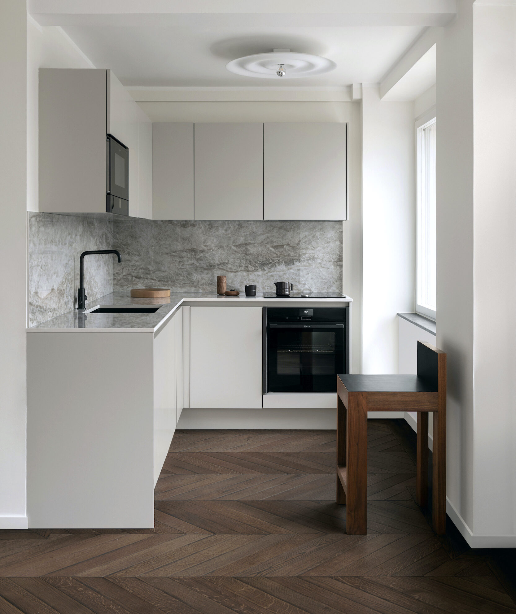 Grand Relations – Chevron Parquet